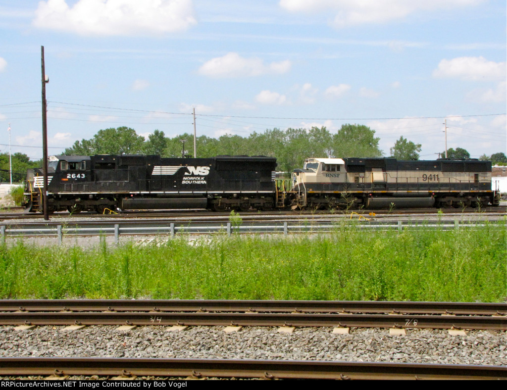 NS 2643 and BNSF 9411
